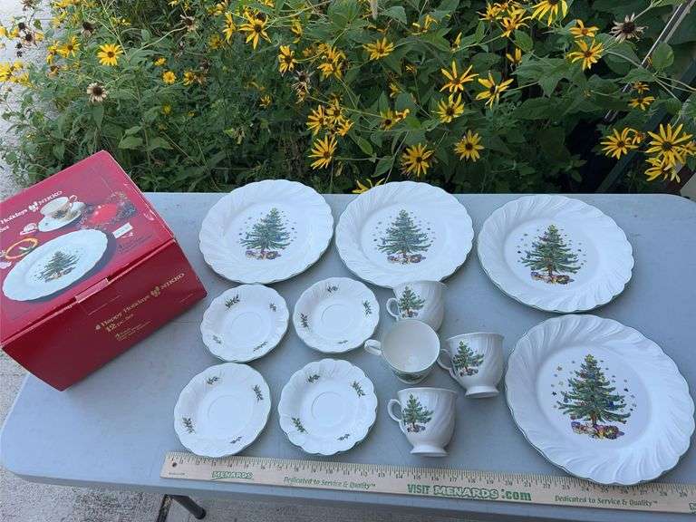 Happy Holidays Nikko 12 Pc. Set Made In Japan In Box - Auction Ohio