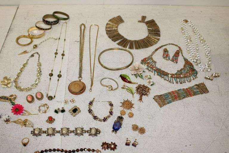 Costume Jewelry Collection - Auction Ohio