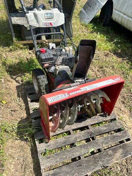 Huskee Supreme Two-Stage Gas Snowblower - Auction Ohio