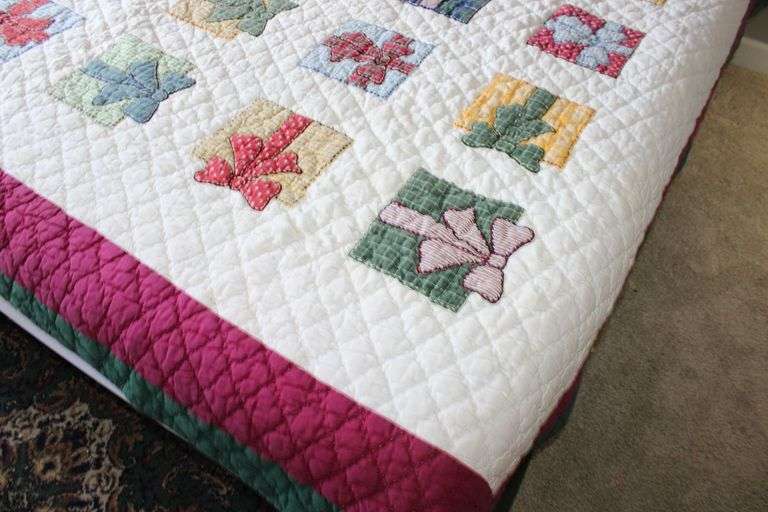 Calico Quilt - Auction Ohio