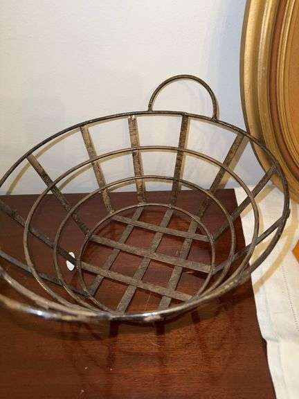 Vtg hand mirrors and wall art - Auction Ohio