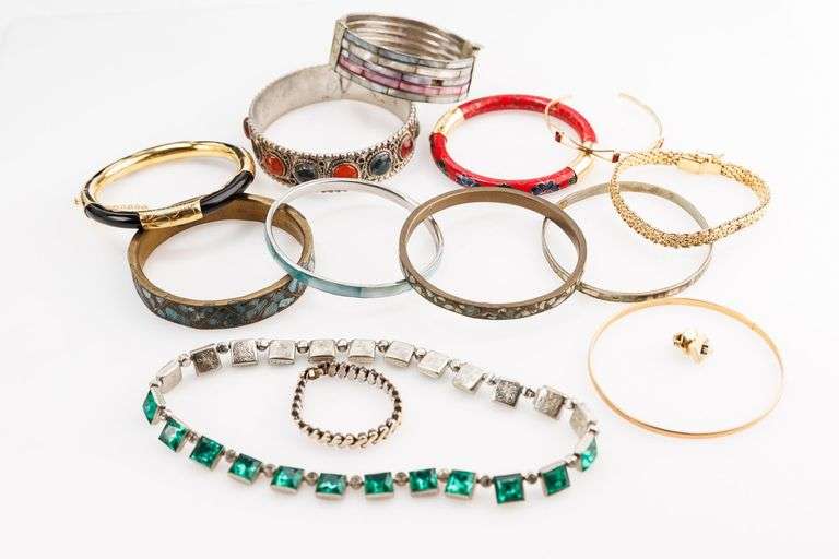 Collection of Costume Bracelets - Auction Ohio