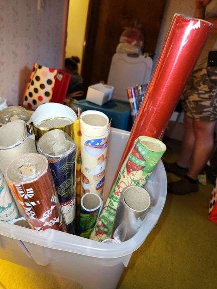 Assorted Wrapping Paper & Tote No Lid - Auction Ohio