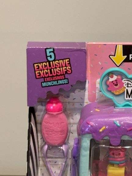 **NEW** Disney Munchlings Candy Cart, 13-piece Color Change and Scented ...