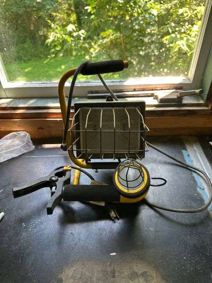 Portable Halogen Work Light with Clamp and Adjustable Stand - Auction Ohio