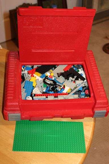 Legos & Storage Case - Auction Ohio
