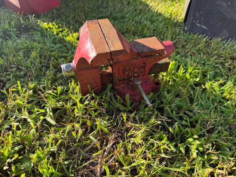 Bench Vise - Auction Ohio