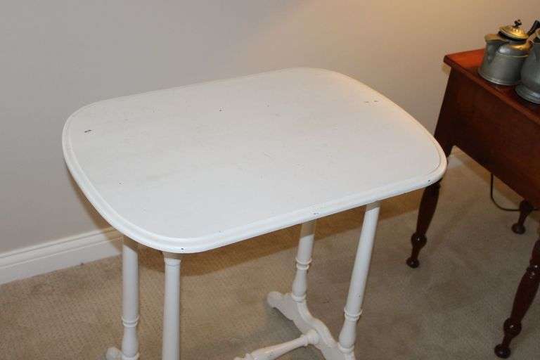 White Accent Table - Auction Ohio
