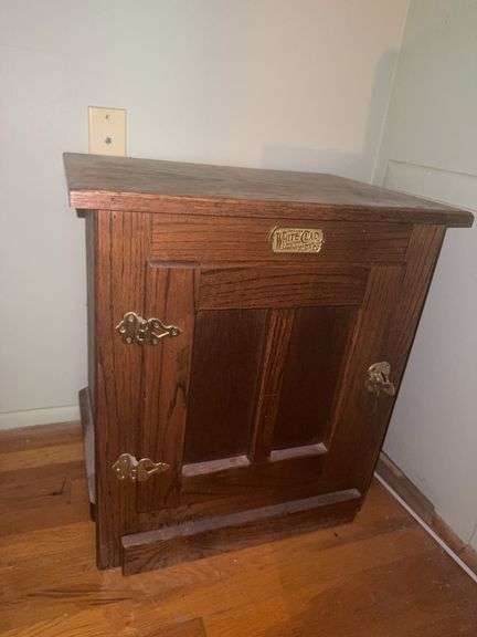 White Clad Stand - Auction Ohio