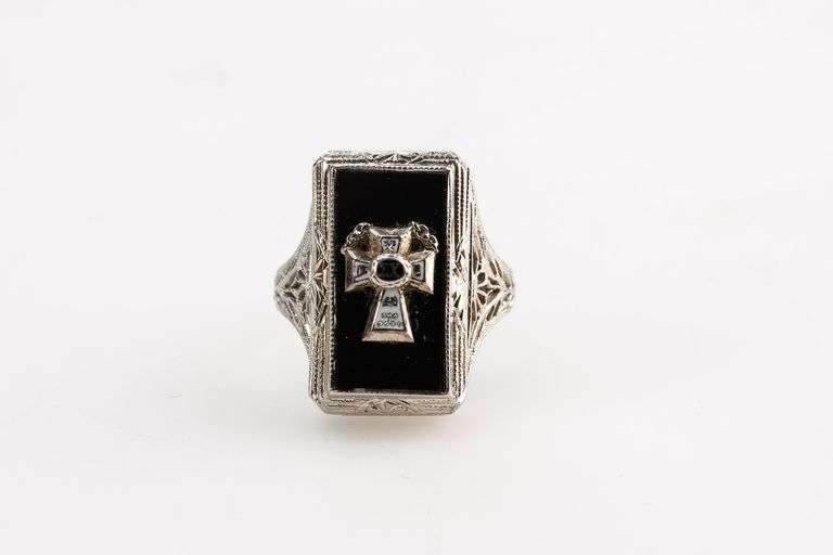 18k Gold Sigma Chi Ring - Auction Ohio