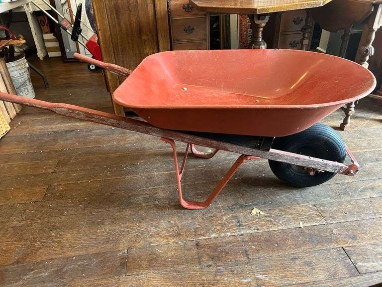 True Temper Wheelbarrow - Auction Ohio