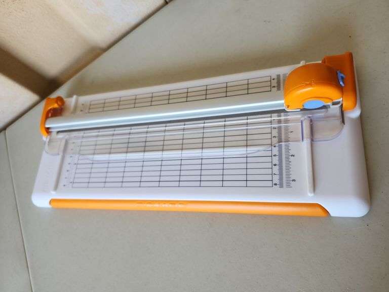 Fiskars Paper Cutter - Auction Ohio