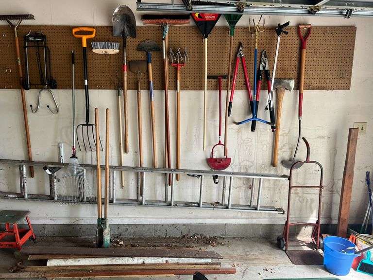 Yard Tools & Ladder - Auction Ohio
