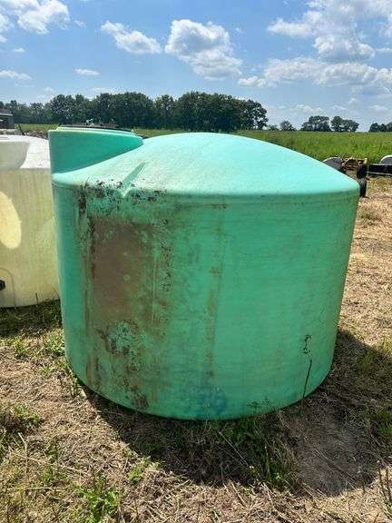 Aqua Poly Vertical Storage Tank - Auction Ohio