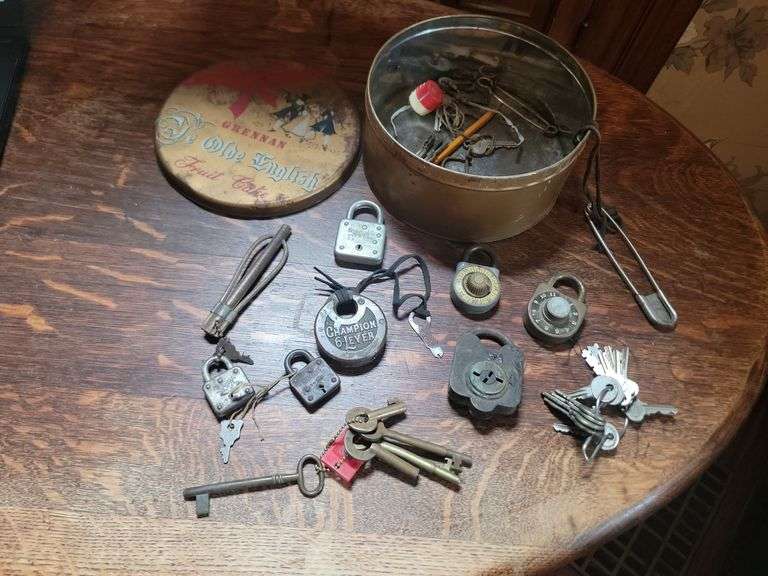 Vintage Tin, Assorted Keys & Locks - Auction Ohio