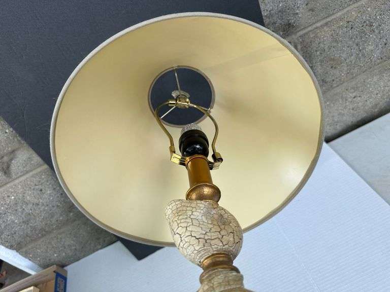 Hollywood Regency Distressed Ivory Gold Conch Seashell Table Lamp w ...