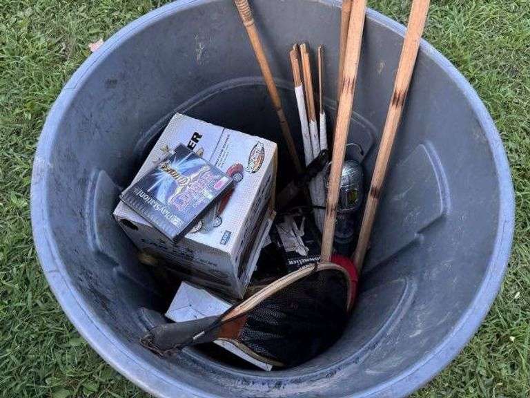 Trash Can and Misc Items - Auction Ohio