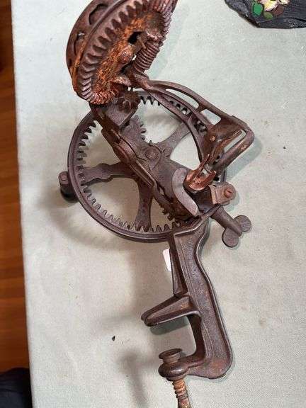 Antique cast-iron apple peelers - Auction Ohio