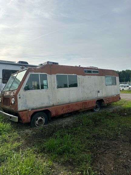 Orange and tan motorhome (No Title Or Keys) - Auction Ohio