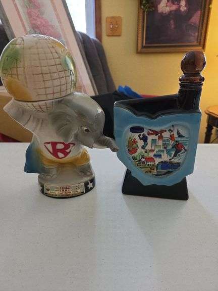 2 rare collectible decanters - Auction Ohio