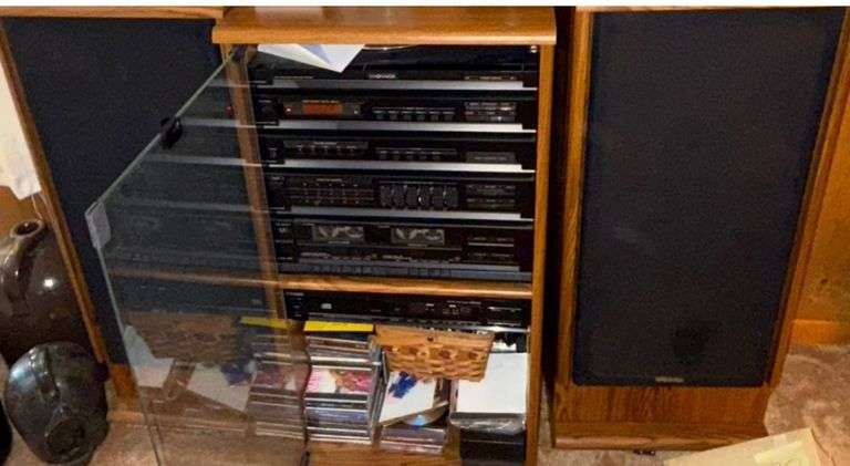 Magnavox Stereo System with Cabinet - Auction Ohio
