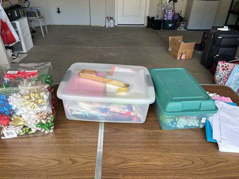 Wrapping Materials, Gift Bags, Bows, and Accessories - Auction Ohio