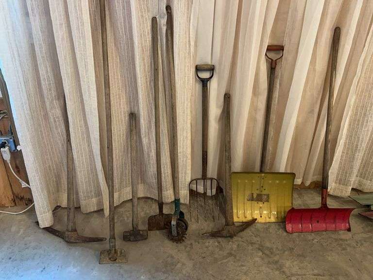 Long Handled Tools - Auction Ohio