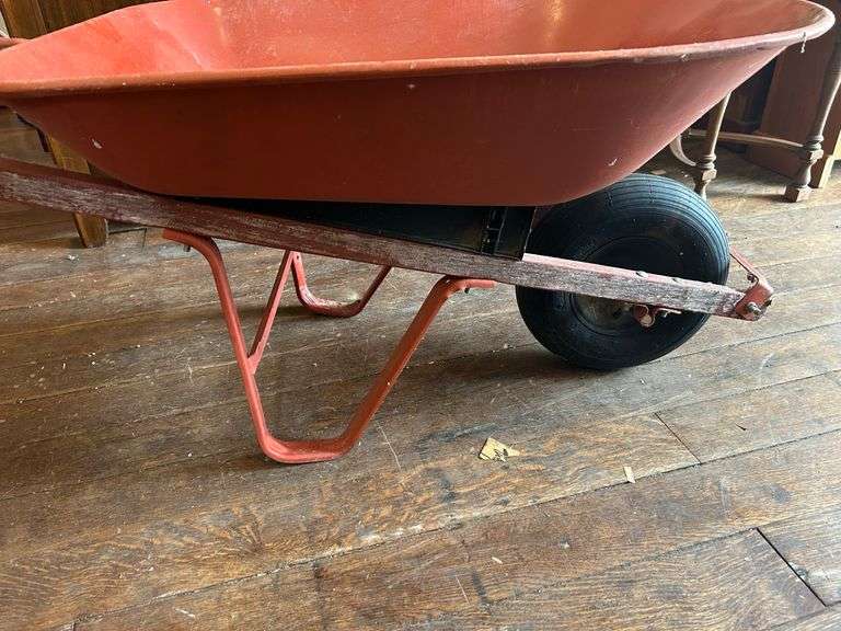 True Temper Wheelbarrow - Auction Ohio