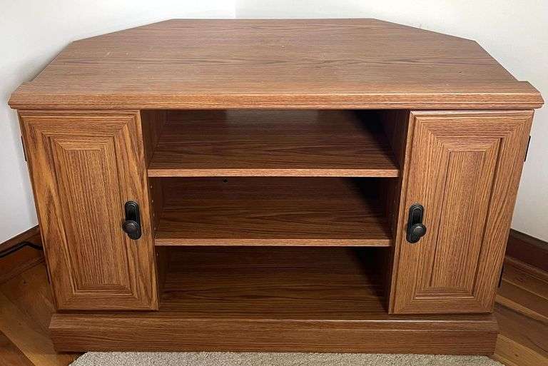 TV Stand - Auction Ohio