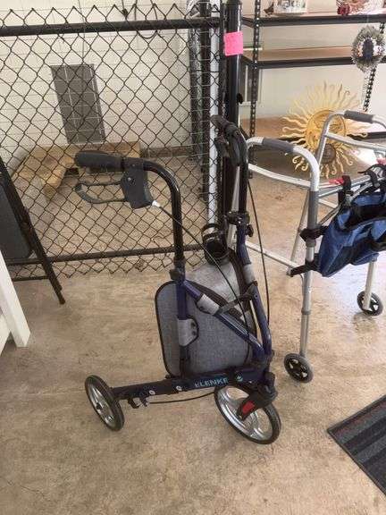 Drive Medical Deluxe Trigger Release Folding Walker & 3 wheeled walker ...