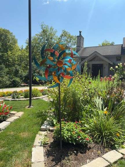 Large Outdoor Weather Resistant Flower Spinner - Auction Ohio