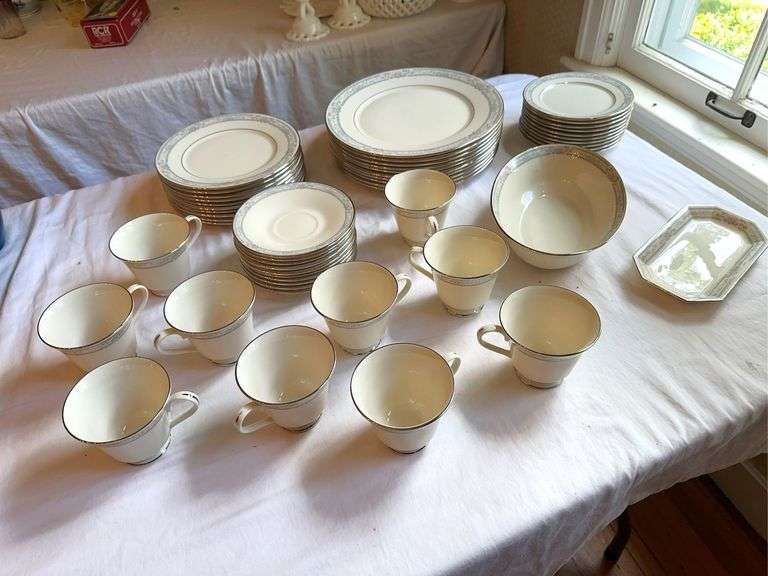 Lenox china - Charleston pattern - Auction Ohio