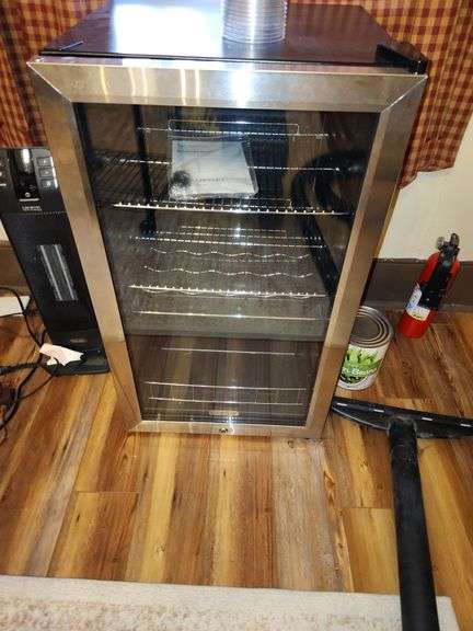 Edgestar Beverage Cooler 33"X18"X19" - Auction Ohio