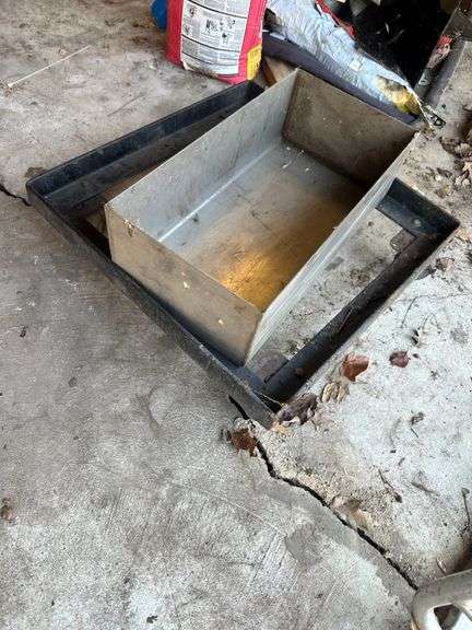 Metal Parts Pans - Auction Ohio