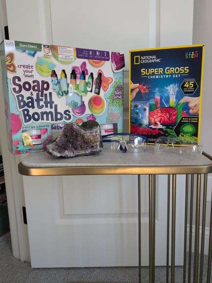 Kids Science Lot With Chemistry Set and Bath Bomb Kit - Auction Ohio