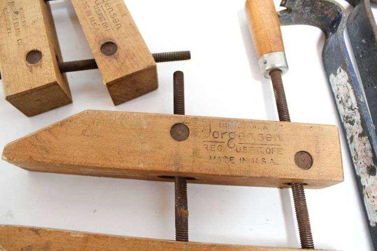 WOOD CLAMPS, WOOD PLANERS, CROWBARS, LEVEL, AND ROD. - Auction Ohio