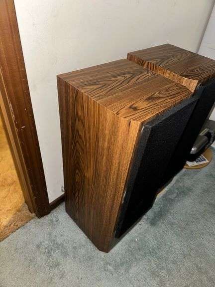 Vintage Stereo Speakers - Auction Ohio