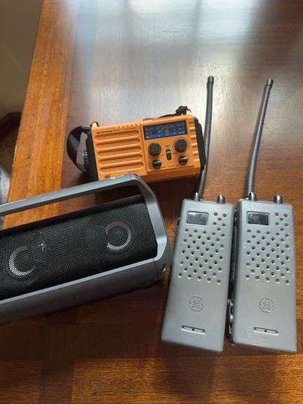 Solar powered radio, GE CB 40 channel radios etc. - Auction Ohio