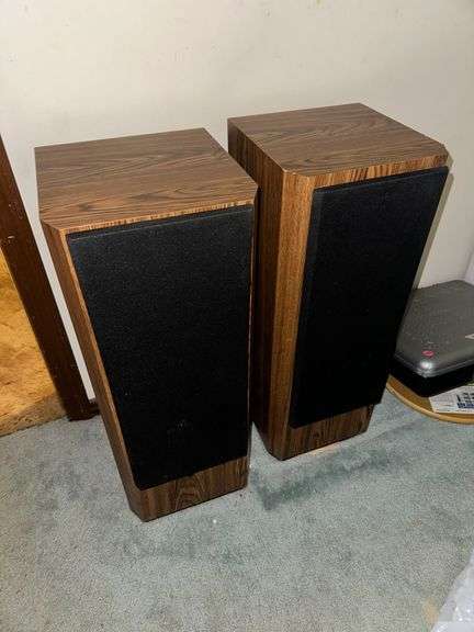 Vintage Stereo Speakers - Auction Ohio