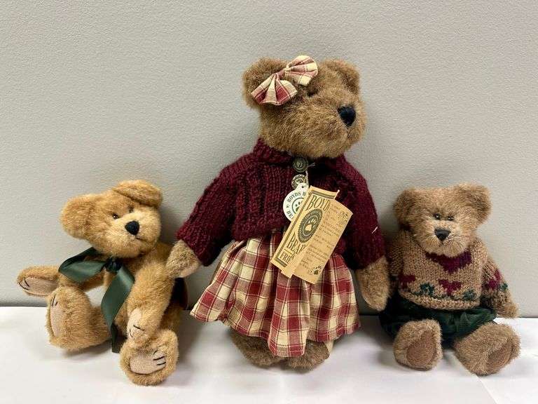 A Trio of Boyds Bears - Auction Ohio