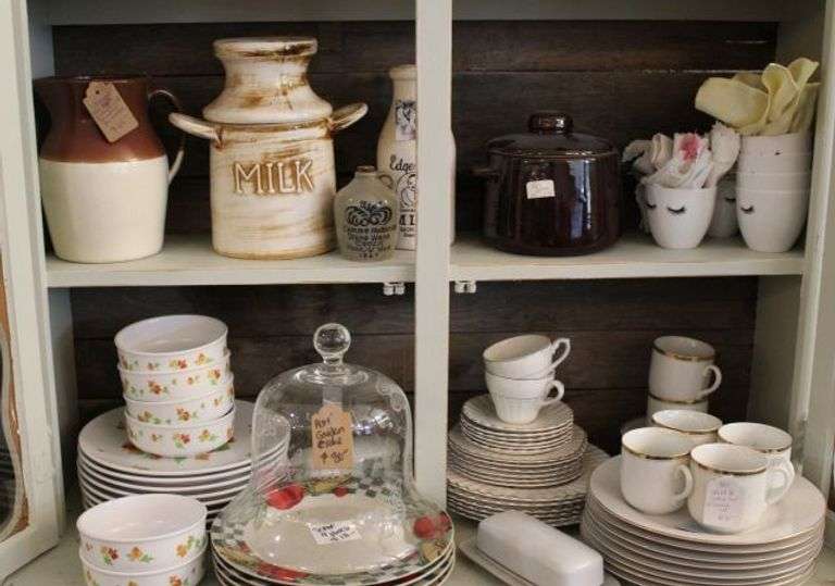 Vintage Ceramic Tableware and Decor Items - Auction Ohio