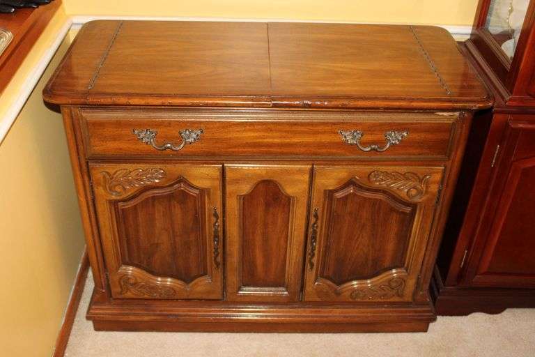 Bernhardt Cabinet - Auction Ohio