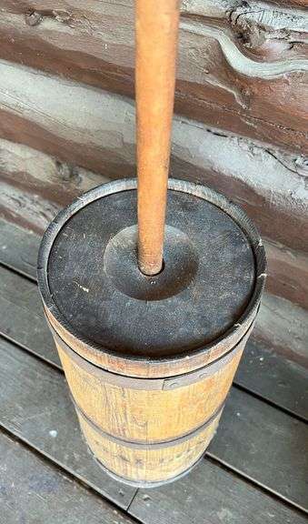 Primitive 4 Gallon Butter Churn - Auction Ohio
