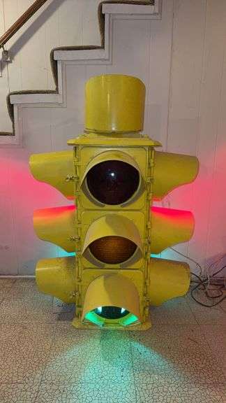 Vintage Stop Light - Auction Ohio