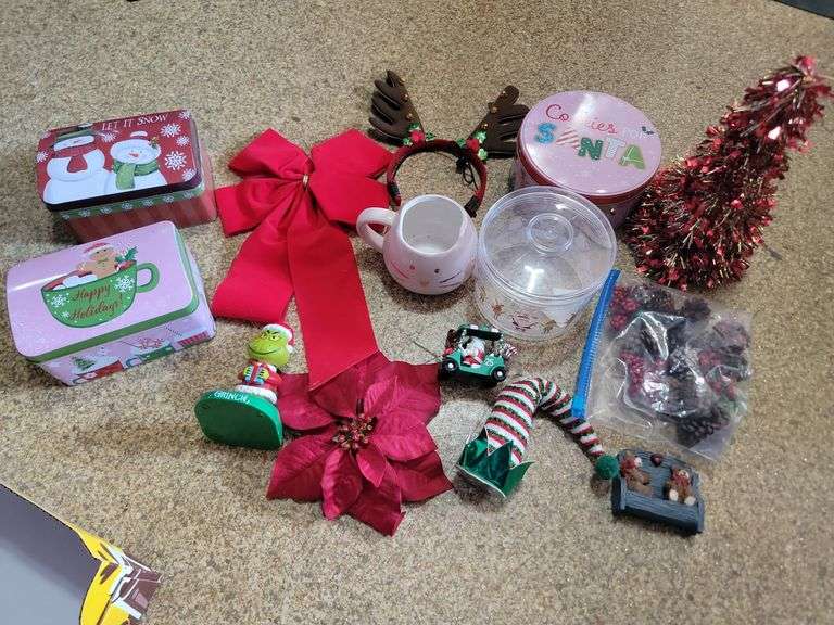 Assorted Christmas Items - Auction Ohio