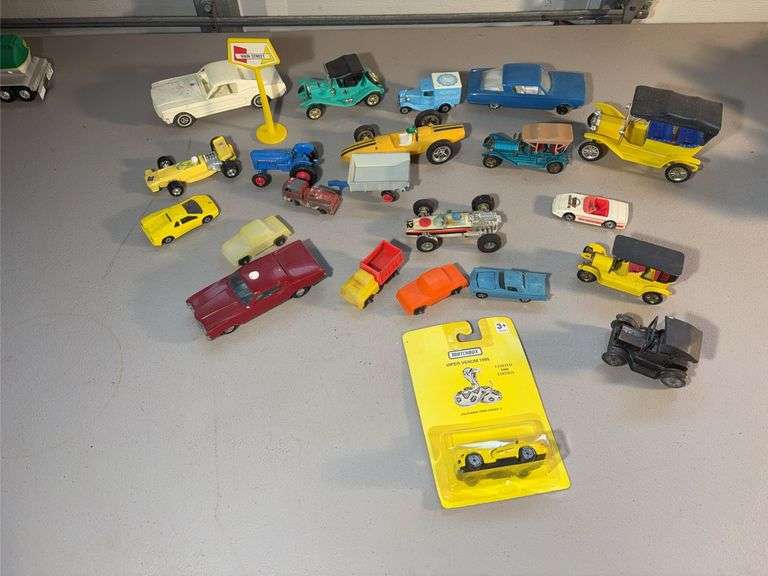 Diecast and Plastic Cars - Auction Ohio