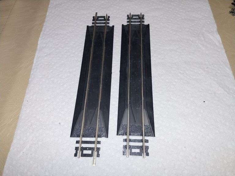 HO Scale Crossover Tracks (Set of 2) - Auction Ohio