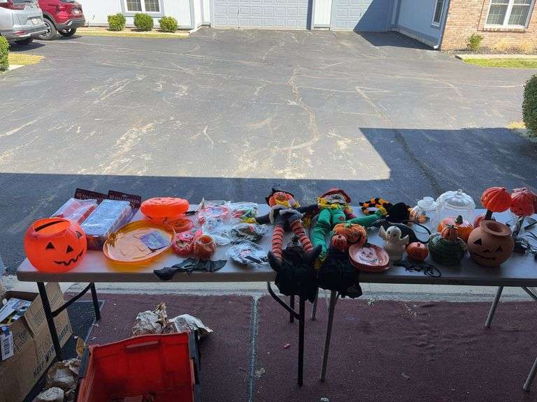 Halloween Decorations and Accessories - Auction Ohio