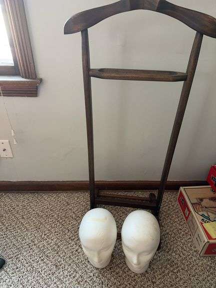 Vintage valet and wig heads - Auction Ohio