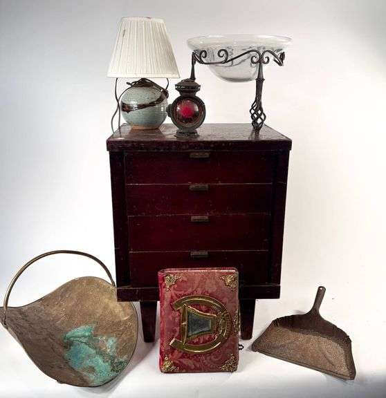 DECORATIVE AND FUNCTIONAL ITEMS WITH METAL HIGHLIGHTS. - Auction Ohio